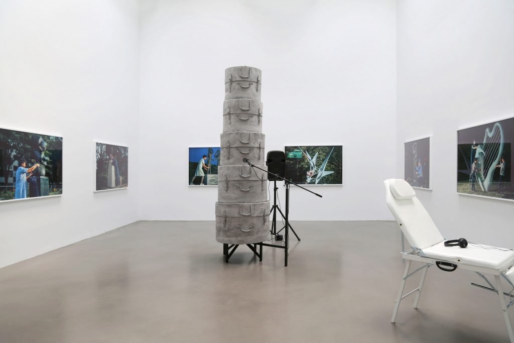 Chi dice che l'arte che parla di altra arte è noiosa? Christian ...